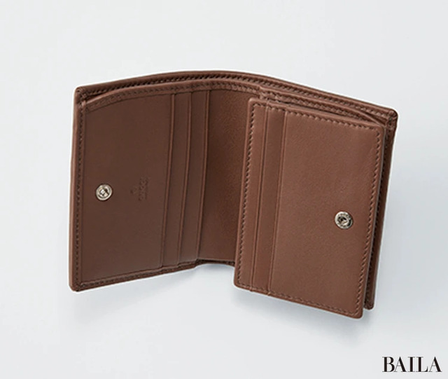 写真 (3枚目) - [幸運を呼び込むブランド財布2025]安心安定の運気を持つ茶色の財布で信頼度UP！ - LOCARI（ロカリ）