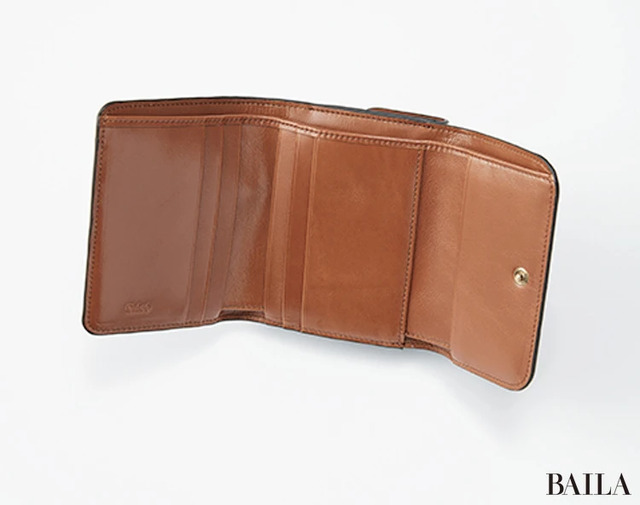 写真 (7枚目) - [幸運を呼び込むブランド財布2025]安心安定の運気を持つ茶色の財布で信頼度UP！ - LOCARI（ロカリ）