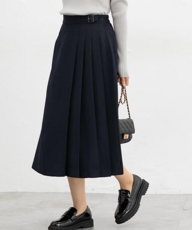 写真 (3枚目) - 冬はブラックじゃなくて「ネイビー」を選んで！40代の垢抜けに効く[ハニーズ]アイテム3選 - LOCARI（ロカリ）