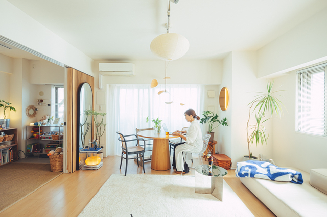 写真 (1枚目) - 家族それぞれが好きなものを楽しめる。3LDK・80㎡の三人暮らしインテリア - LOCARI（ロカリ）