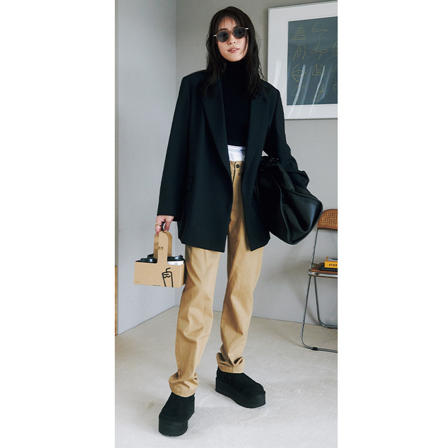 写真 (5枚目) - 新星[UGG]の「短丈厚底ブーツ」に注目！パンツが洒落るコーデ4 - LOCARI（ロカリ）