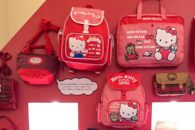 写真 (3枚目) - 懐かしいグッズがズラリ。大人気開催中の「Hello - LOCARI（ロカリ）