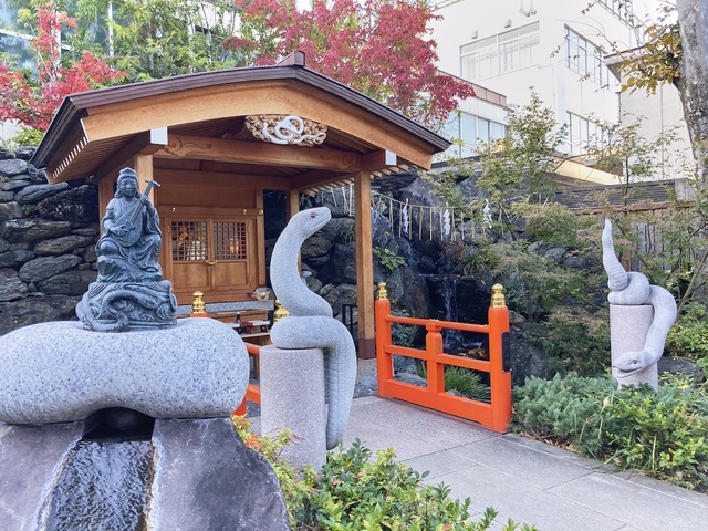 写真 (13枚目) - 「蛇窪神社」で愛らしい白蛇様にお参り！ 金運UPや自己成長を願おう - LOCARI（ロカリ）