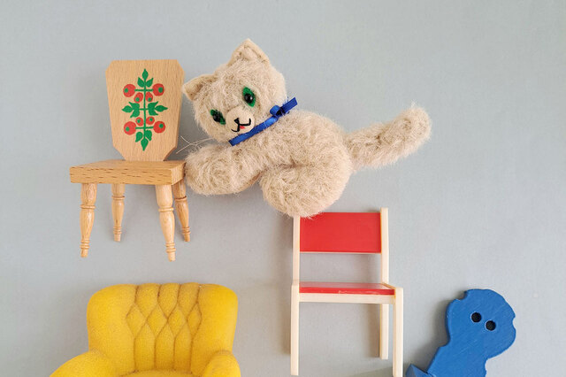 写真 (1枚目) - [連載]いいもの見つけました。No.28 ネコのぬいぐるみ - LOCARI（ロカリ）