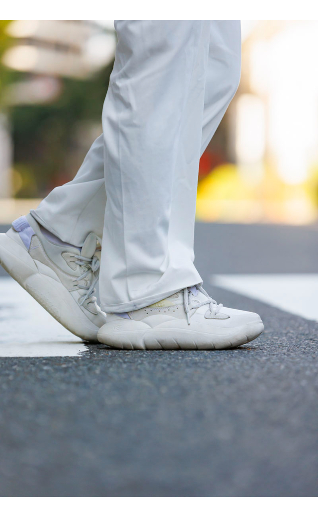 写真 (4枚目) - [ブランドバッグ]はスニーカー合わせで断然こなれる！〈SNAP〉 - LOCARI（ロカリ）