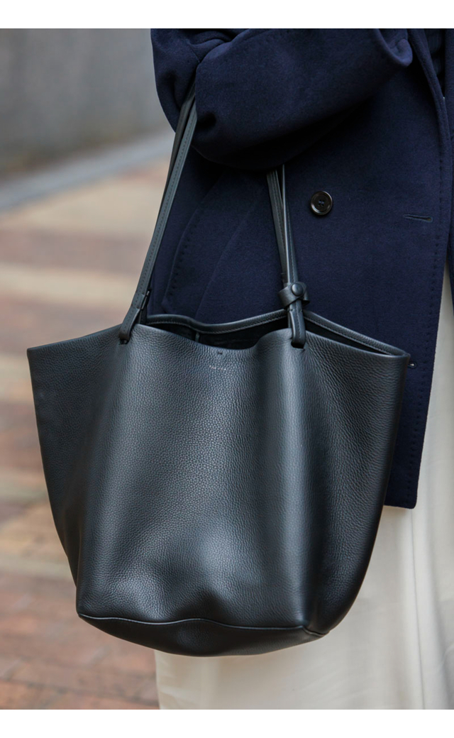 写真 (15枚目) - [ブランドバッグ]はスニーカー合わせで断然こなれる！〈SNAP〉 - LOCARI（ロカリ）