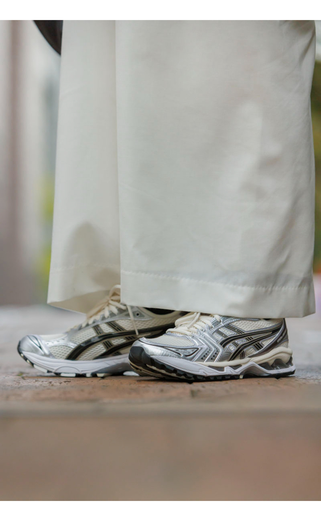 写真 (16枚目) - [ブランドバッグ]はスニーカー合わせで断然こなれる！〈SNAP〉 - LOCARI（ロカリ）