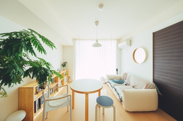 写真 (2枚目) - 狭くても2人でゆったり広々！1LDKのレイアウト実例3選 - LOCARI（ロカリ）