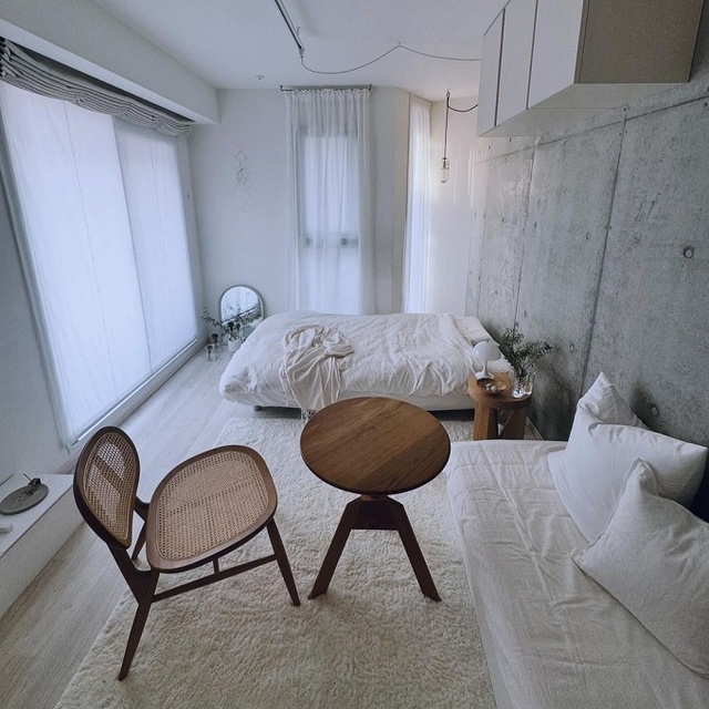 写真 (1枚目) - 大人のシンプル・ナチュラルな部屋作り。1Kの洗練インテリア実例 - LOCARI（ロカリ）