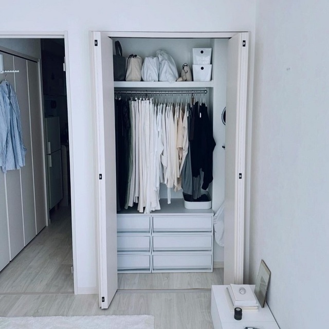 写真 (7枚目) - 大人のシンプル・ナチュラルな部屋作り。1Kの洗練インテリア実例 - LOCARI（ロカリ）