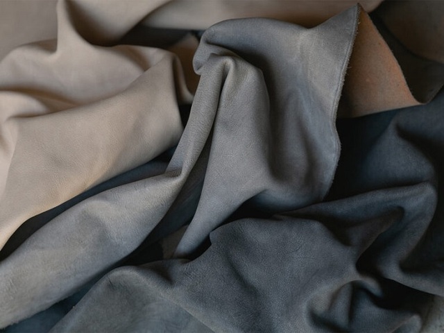 写真 (2枚目) - オン・オフ使える洗練デザイン。40・50代の上品レザーバッグ - LOCARI（ロカリ）