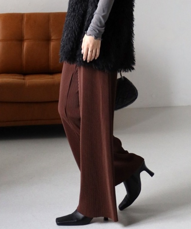 写真 (10枚目) - 黒より断然おしゃれ！今季注目の「ブラウンアイテム」12選 - LOCARI（ロカリ）