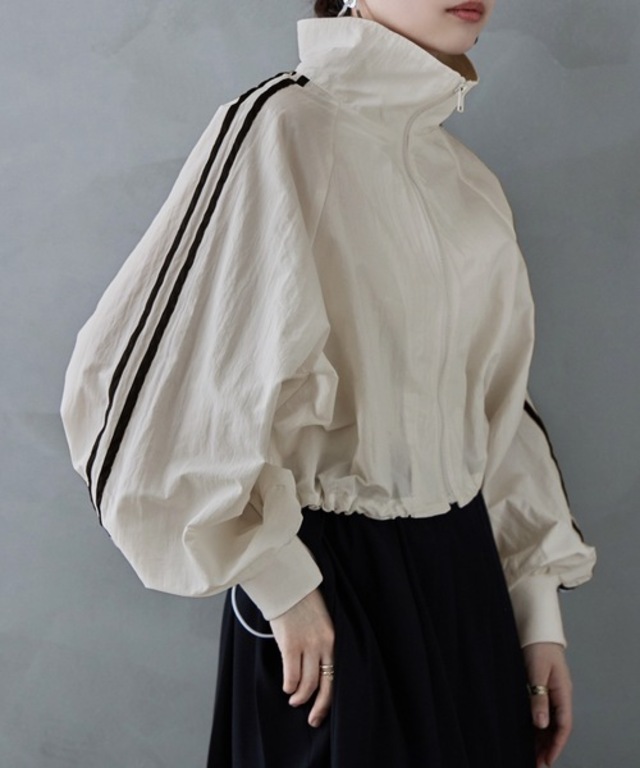 写真 (9枚目) - 2025春夏トレンド速報！今季狙うべき「おすすめアイテム」10選 - LOCARI（ロカリ）