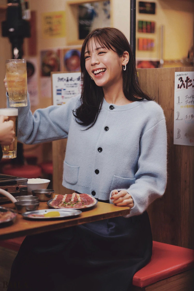 写真 (2枚目) - [オフィスカジュアルに使える！ニットコーデ5選]会社に着ていくならこれが正解！ - LOCARI（ロカリ）