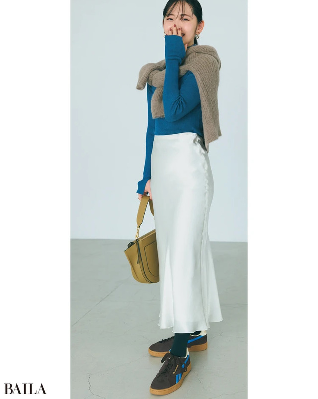 写真 (5枚目) - [2025年のきれいめスニーカーコーデ4選]レトロスニーカーで旬のムードをプラス！ - LOCARI（ロカリ）