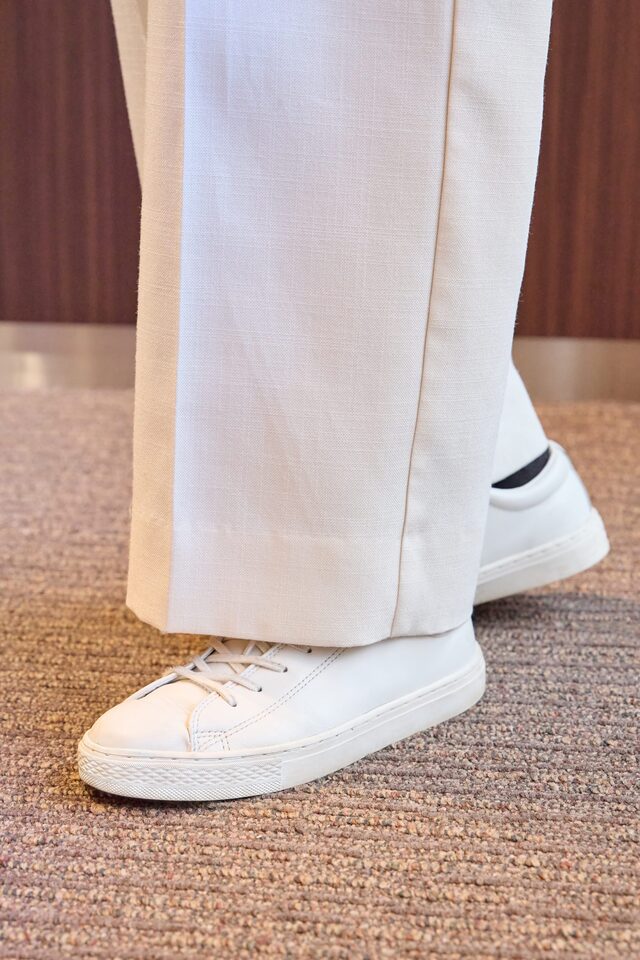 写真 (15枚目) - [白スニーカー]コーデ5選！きれいめ派に「厚底」が特に人気 - LOCARI（ロカリ）