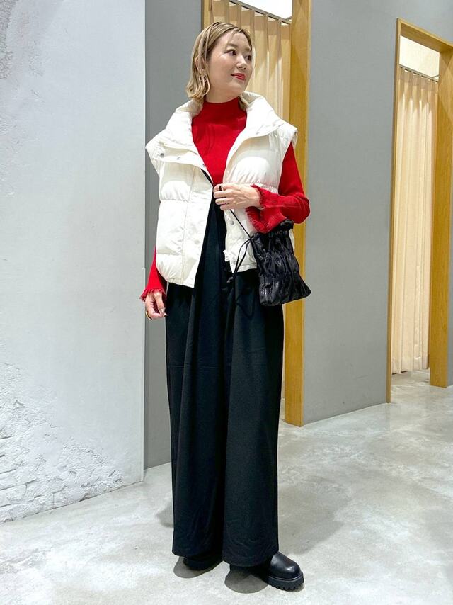 写真 (19枚目) - 【2025最新】トレンド一直線！白ダウンコーデ20選｜おしゃれに着こなすポイントも解説 - LOCARI（ロカリ）
