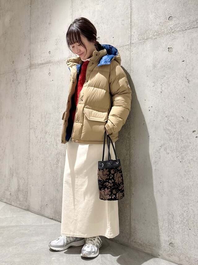 写真 (2枚目) - 2025年今っぽい！コーデュロイスカートコーデ25選｜季節別＆着こなしテクも教えます！ - LOCARI（ロカリ）