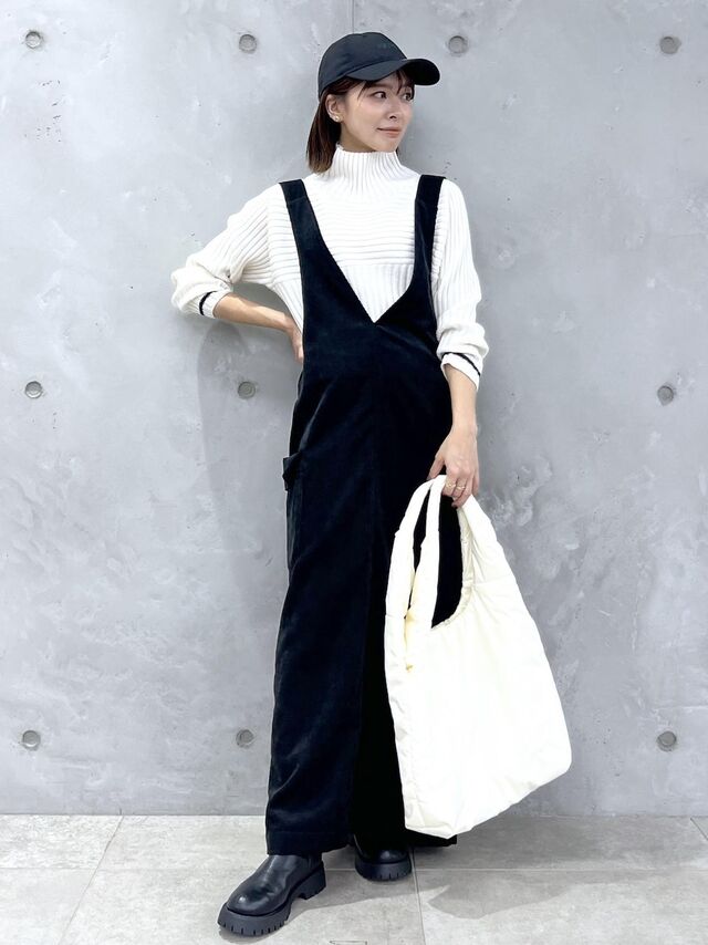 写真 (4枚目) - 2025年今っぽい！コーデュロイスカートコーデ25選｜季節別＆着こなしテクも教えます！ - LOCARI（ロカリ）