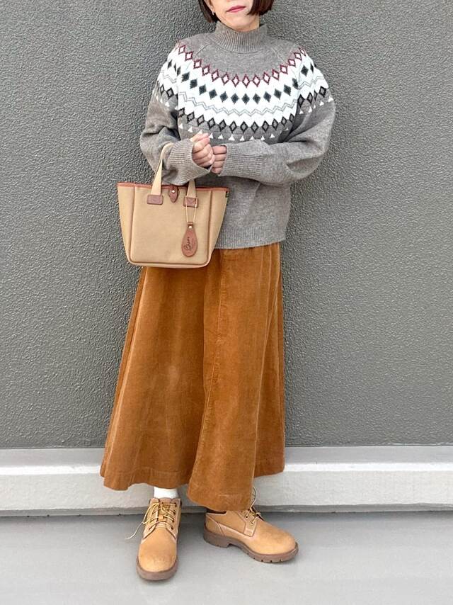 写真 (13枚目) - 2025年今っぽい！コーデュロイスカートコーデ25選｜季節別＆着こなしテクも教えます！ - LOCARI（ロカリ）