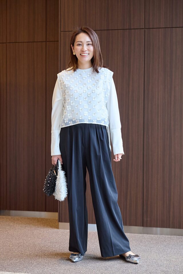 写真 (2枚目) - 着痩せが叶う！きれいめ「黒ワイドパンツ」コーデ4選＜SNAP＞ - LOCARI（ロカリ）