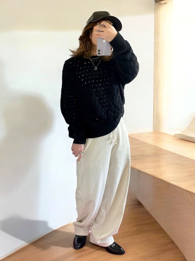 写真 (14枚目) - 【2025】季節別×40代のスウェットパンツコーデ21選｜大人の着こなしテクを解説！ - LOCARI（ロカリ）
