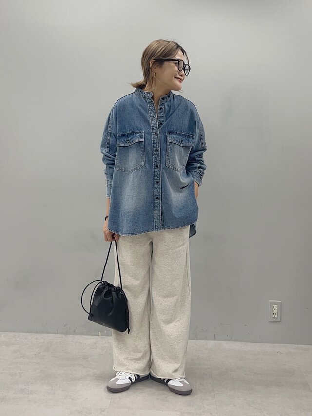 写真 (16枚目) - 【2025】季節別×40代のスウェットパンツコーデ21選｜大人の着こなしテクを解説！ - LOCARI（ロカリ）