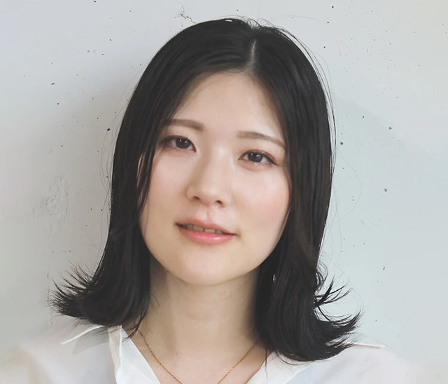 写真 (4枚目) - [最新]前髪無し ミディアムヘア30選 30代-40代向け髪型まとめ - LOCARI（ロカリ）