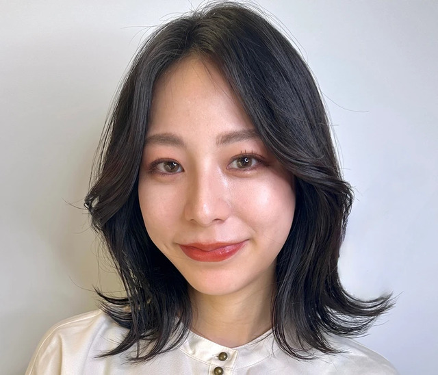 写真 (49枚目) - [最新]前髪無し ミディアムヘア30選 30代-40代向け髪型まとめ - LOCARI（ロカリ）