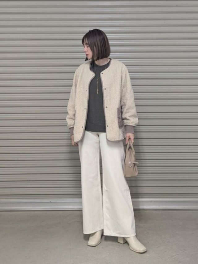 写真 (4枚目) - 「白パンツ」で上品に決める♡はくだけでこなれ感UP！大人のキレイめカジュアルコーデ - LOCARI（ロカリ）