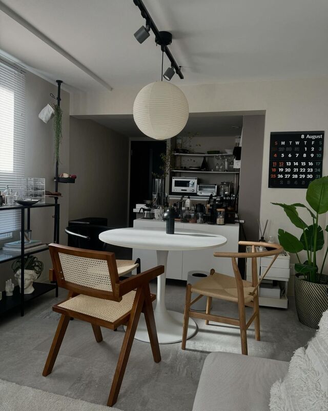 写真 (8枚目) - 和とアートの雰囲気がある、モダンなリビング。二人暮らしの2LDKインテリア - LOCARI（ロカリ）