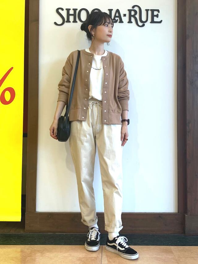 写真 (3枚目) - 【2025】30代・40代の運動会コーデ23選｜季節別に紹介＆着こなしのコツもチェック！ - LOCARI（ロカリ）