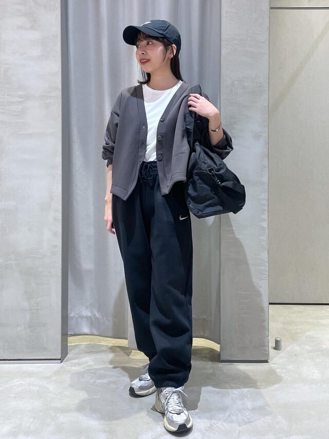 写真 (23枚目) - 【2025】30代・40代の運動会コーデ23選｜季節別に紹介＆着こなしのコツもチェック！ - LOCARI（ロカリ）