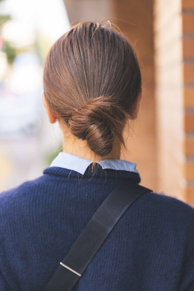写真 (6枚目) - [ 大人のお団子ヘア]簡単なのにオシャレに決まるコツは？＜SNAP＞ - LOCARI（ロカリ）