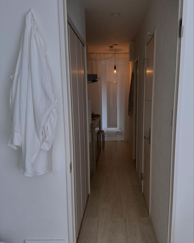 写真 (2枚目) - 1K、1Rはシンプルにまとめるのがコツ。洗練されたインテリア3選 - LOCARI（ロカリ）