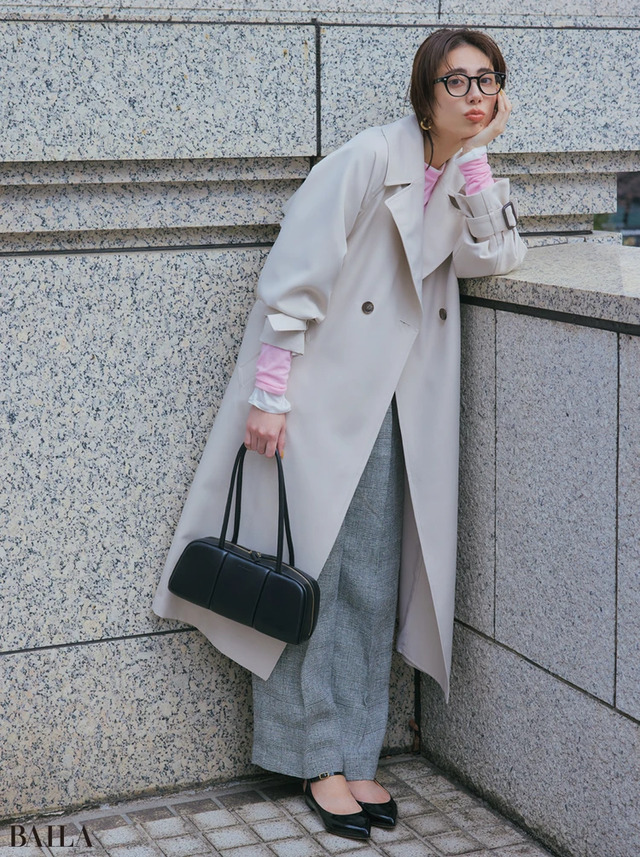 写真 (4枚目) - [2025年春アウター]やわらかで女っぽい！春の新定番、着流しトレンチコート5選 - LOCARI（ロカリ）