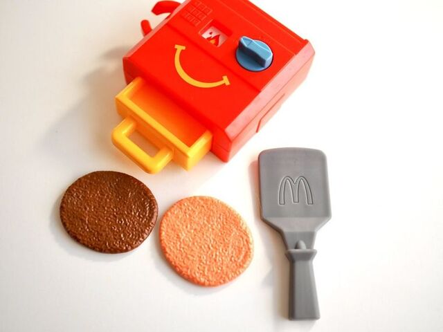 写真 (3枚目) - ハッピーセット「なりきりマクドナルド」全8種を紹介！2025年はこんなラインアップ - LOCARI（ロカリ）