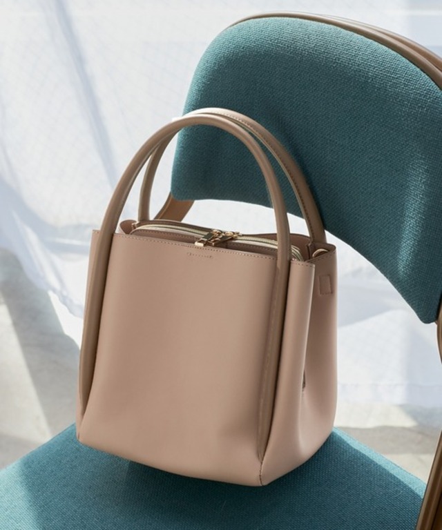 写真 (5枚目) - 【2025春夏】旬顔になれる「トップハンドルバッグ」をチェック！ - LOCARI（ロカリ）