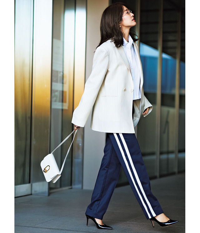 写真 (8枚目) - 2025年の春トレンドを40代が着こなすには？人気スタイリストが提案[コーデ8選] - LOCARI（ロカリ）