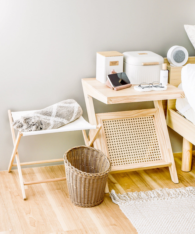 写真 (1枚目) - 【スリコ】3月17日（月）発売！光る時計、プランタースタンドなど｜インテリア雑貨編 - LOCARI（ロカリ）