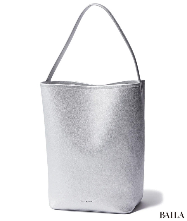 写真 (13枚目) - [この春、通勤トートを新調！]今っぽくてスリムにフィットする縦長トート9選 - LOCARI（ロカリ）