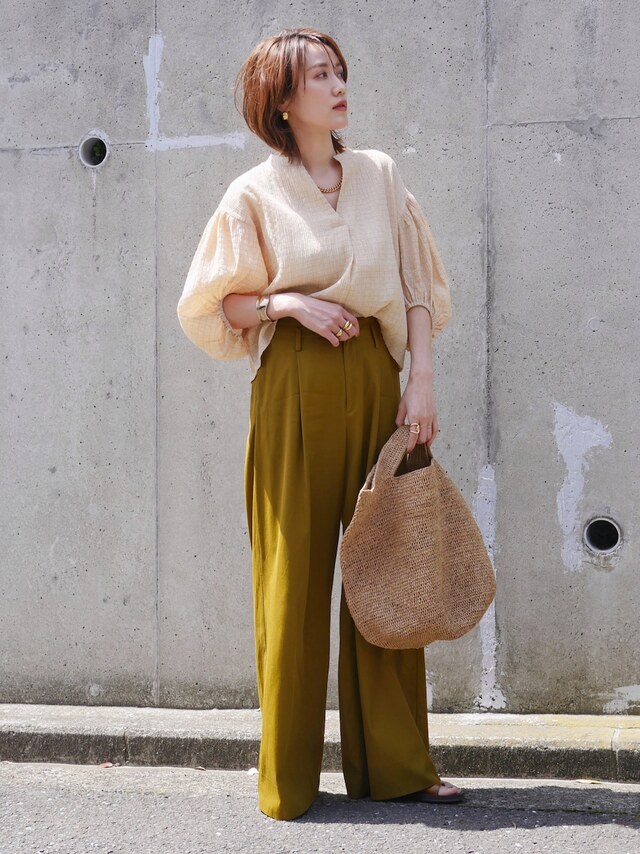 写真 (8枚目) - 春の定番“甘めブラウス”を今っぽく！旬の着こなしアイデア - LOCARI（ロカリ）