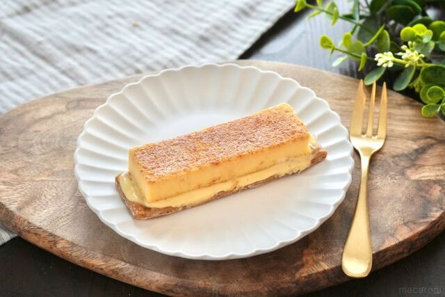 写真 (4枚目) - ローソン新作「とろサクカスタードプリンパイ」が本格派！2つの生地で味わうワンハンドスイーツ - LOCARI（ロカリ）