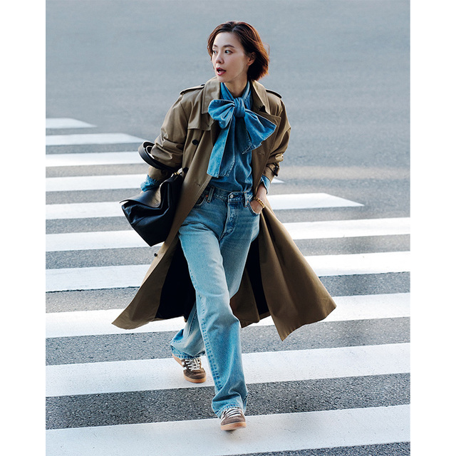 写真 (4枚目) - [春のデニムコーデ7選]大人に穿く！キレイ見え前提の今っぽい着こなし - LOCARI（ロカリ）