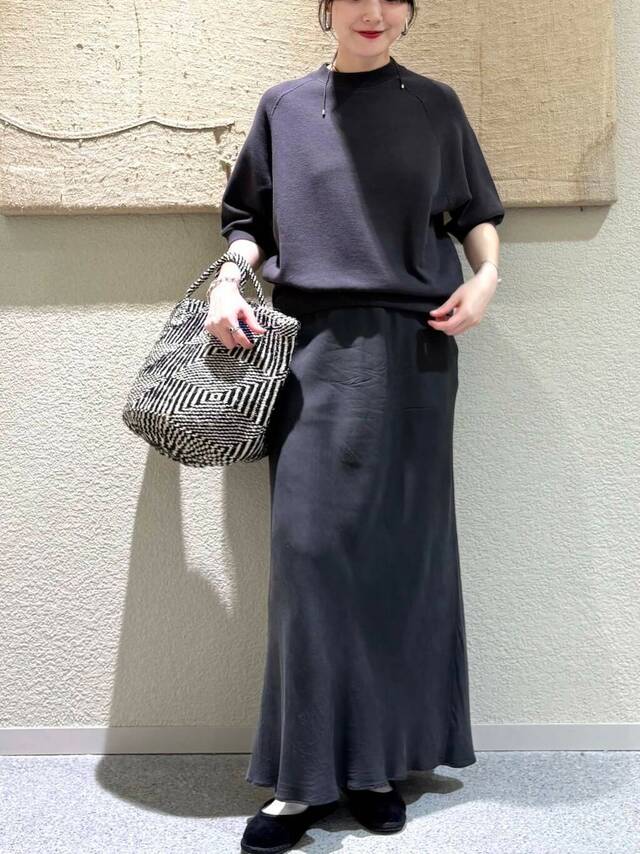 写真 (13枚目) - 部屋着感ゼロ！“グレースウェット”でつくる大人の洗練カジュアルコーデ10選 - LOCARI（ロカリ）