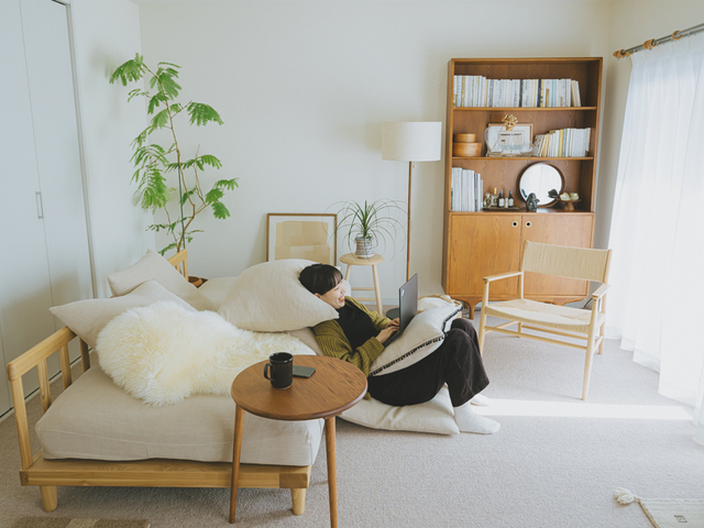 写真 (1枚目) - 二人暮らし×2LDK。お手本にしたい「シンプルインテリア」 [私らしく暮らす] - LOCARI（ロカリ）