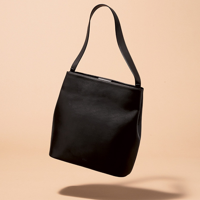 写真 (5枚目) - PCが入って軽量な[今どきお仕事バッグ15選]休日も持てるオシャレ感が - LOCARI（ロカリ）