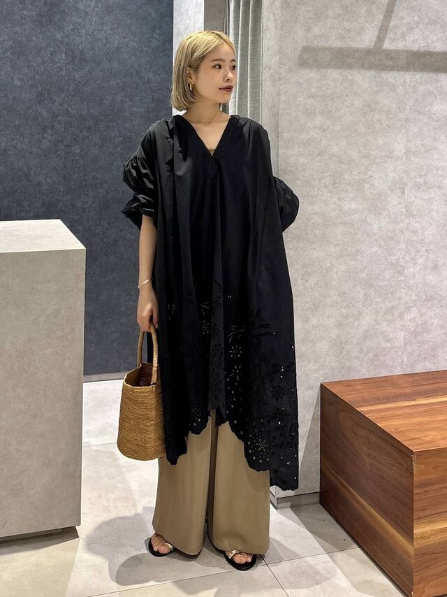 写真 (5枚目) - 子どもの送り迎えも “きちんと感”が出せる大人カジュアルコーデ11選 - LOCARI（ロカリ）