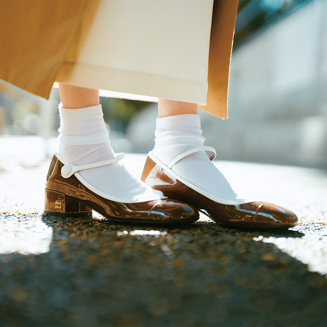 写真 (5枚目) - [ロエベ・ミュウミュウetc.]今履きたい『ちょこっとヒール靴』3選！ - LOCARI（ロカリ）