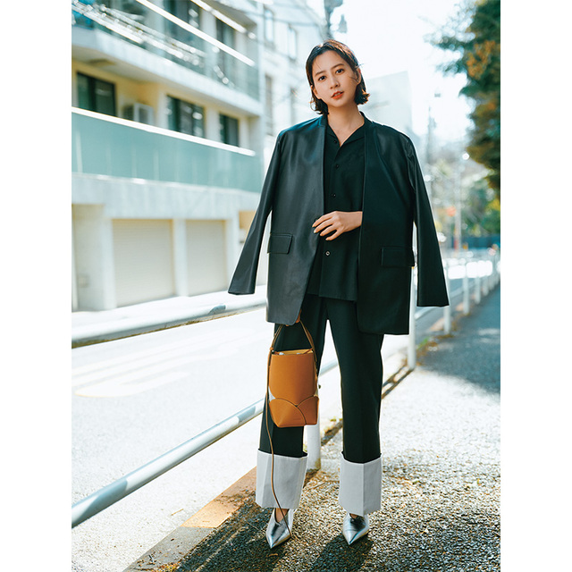 写真 (6枚目) - [ロエベ・ミュウミュウetc.]今履きたい『ちょこっとヒール靴』3選！ - LOCARI（ロカリ）